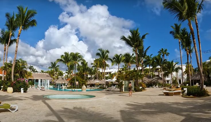 A nice video overview of the Melia Caribe Family Resort in Punta Cana ...